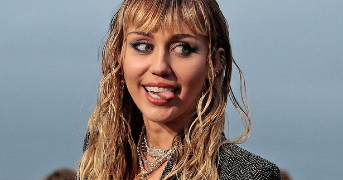 Miley Cyrus - Just Breathe, Pearl Jam και Sweet Jane των Velvet U ...